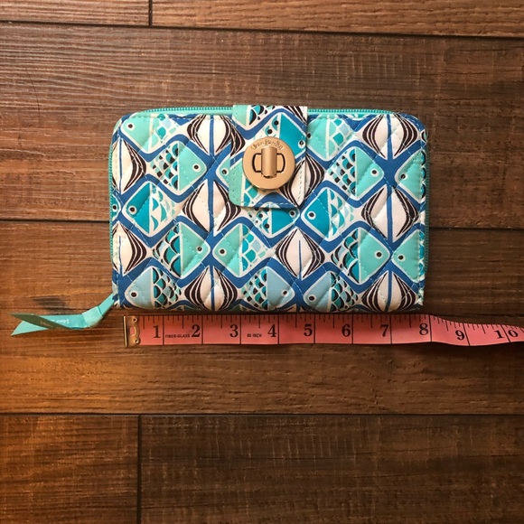 Vera Bradley | Bags | Vera Bradley Nwt Go Fish Blue Rfid Turnlock ...